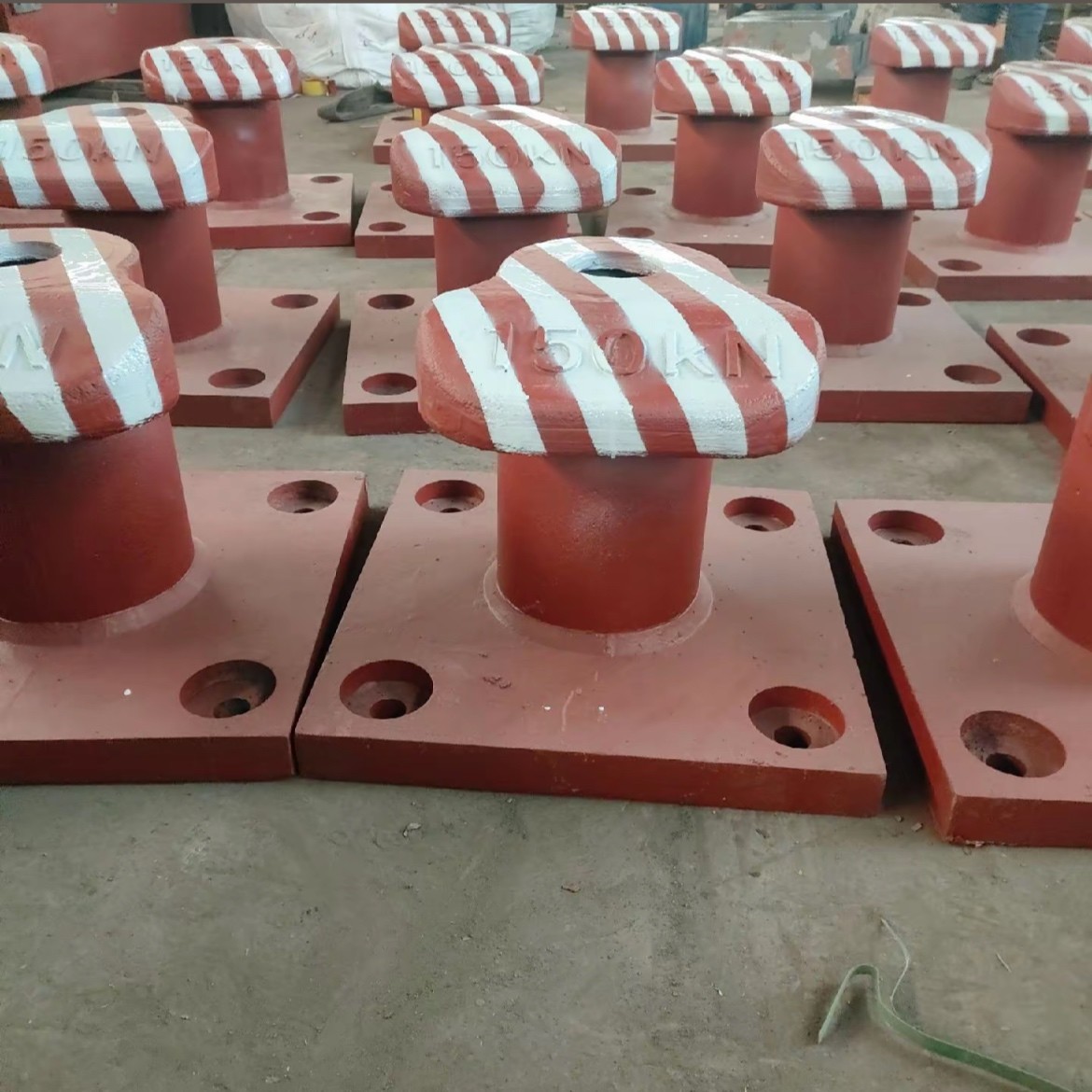 150KN T Head Cast Iron Boat Bollard Ship's Bollard Painted Bitumen Ship ...